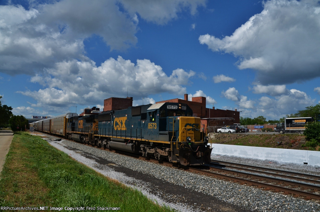 CSX 8573 fronts the eastbound racks.